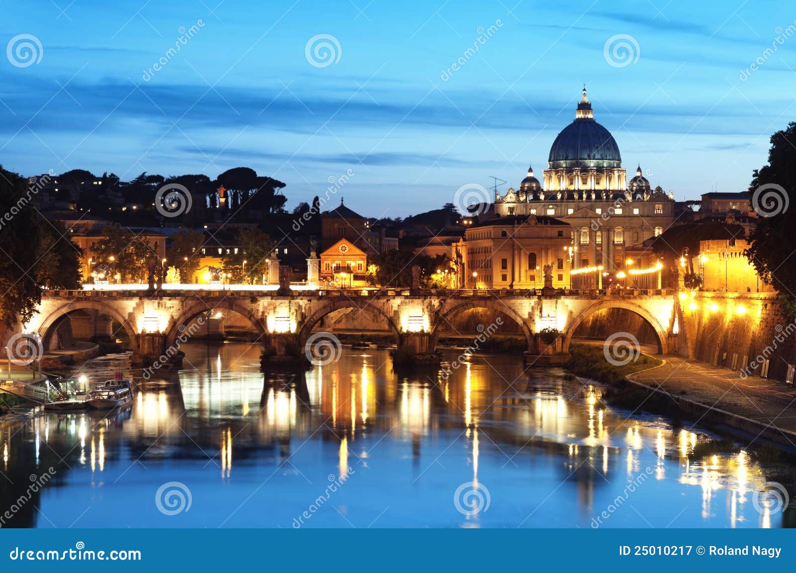 River Tiber in Rome - Italy Stock Image - Image of break, capital: 25010217