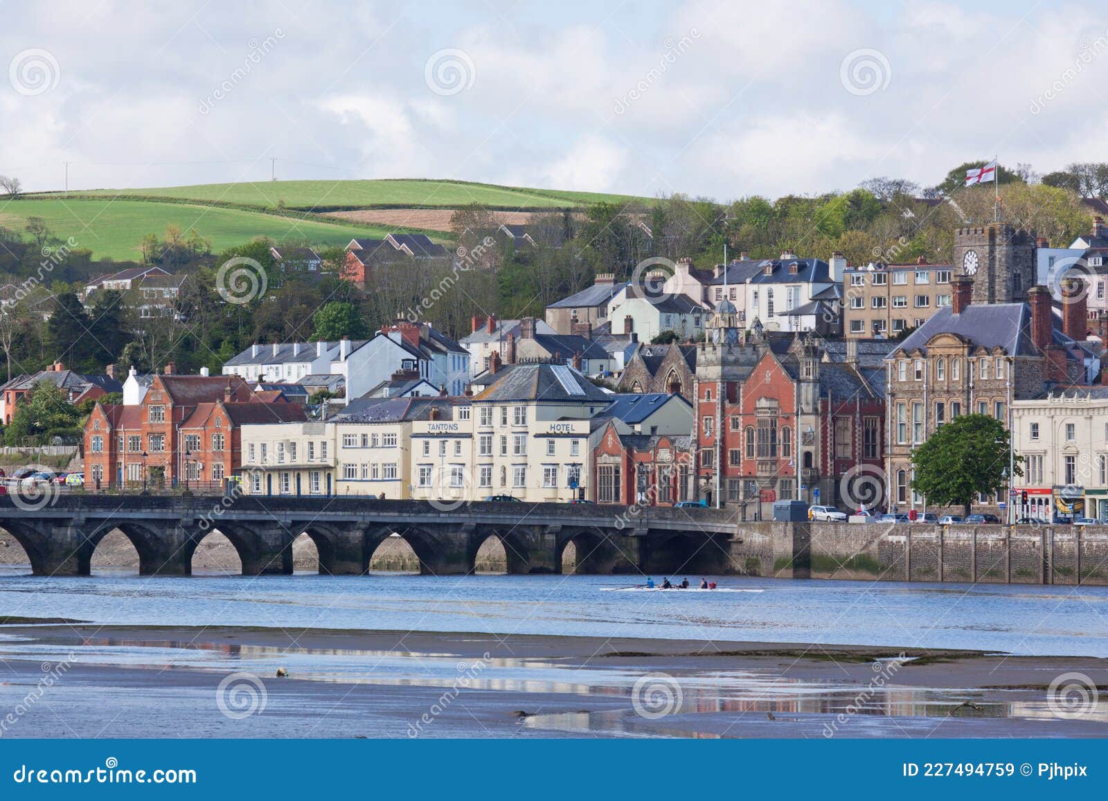 The Old Bideford Bridge Crossing The River Torridge At Bideford In ...