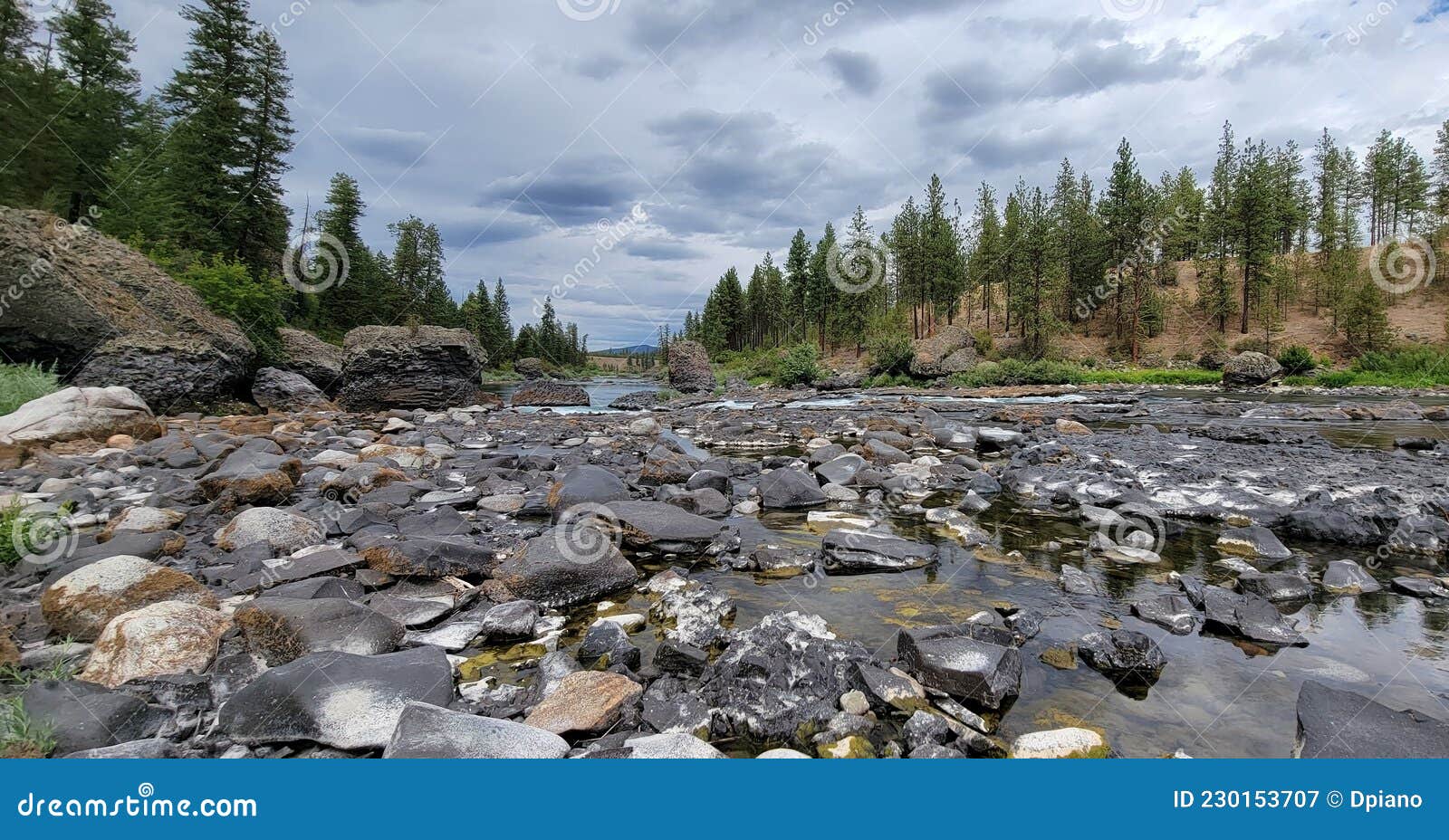 River Views of the Pacific Northwest Stock Image - Image of mountain ...