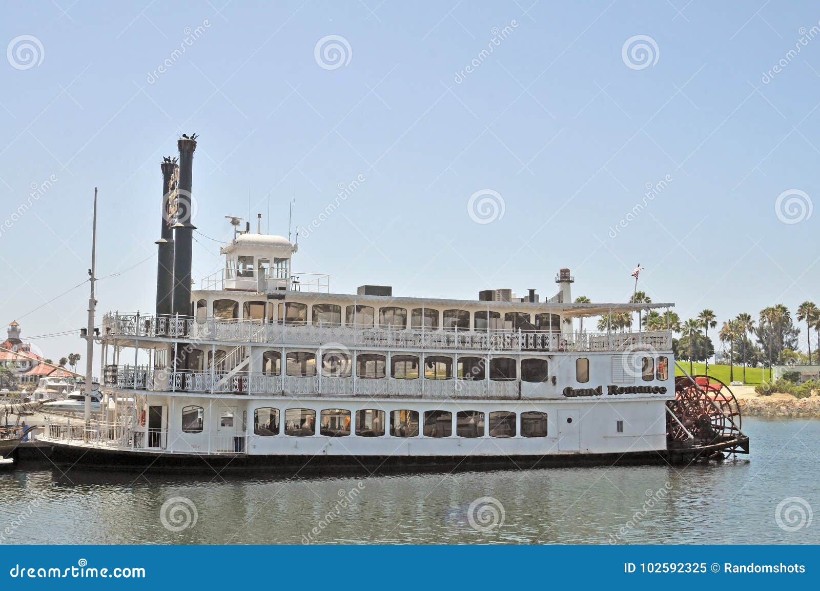 Riverboat redaktionell foto. Bild av hantverk, män, ikonisk - 102592325