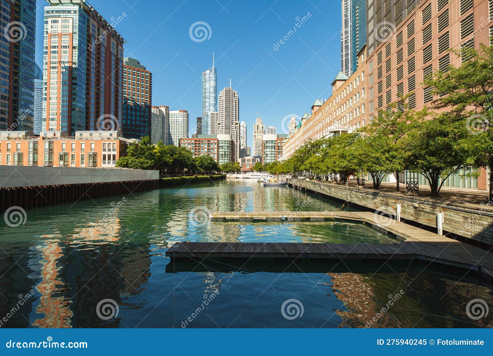 Riverfront Downtown Chicago Stock Image - Image of lake, michigan ...