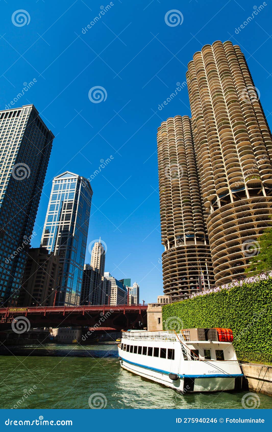 Riverfront Downtown Chicago Stock Photo - Image of boat, blue: 275940246