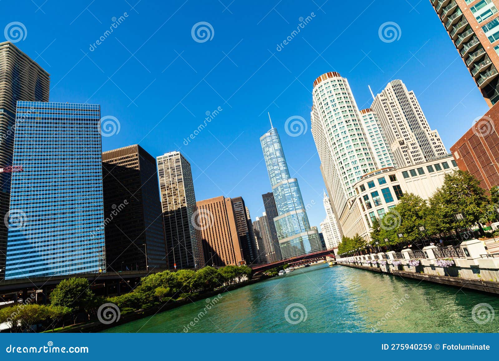 Riverfront Downtown Chicago Stock Image - Image of boat, modern: 275940259