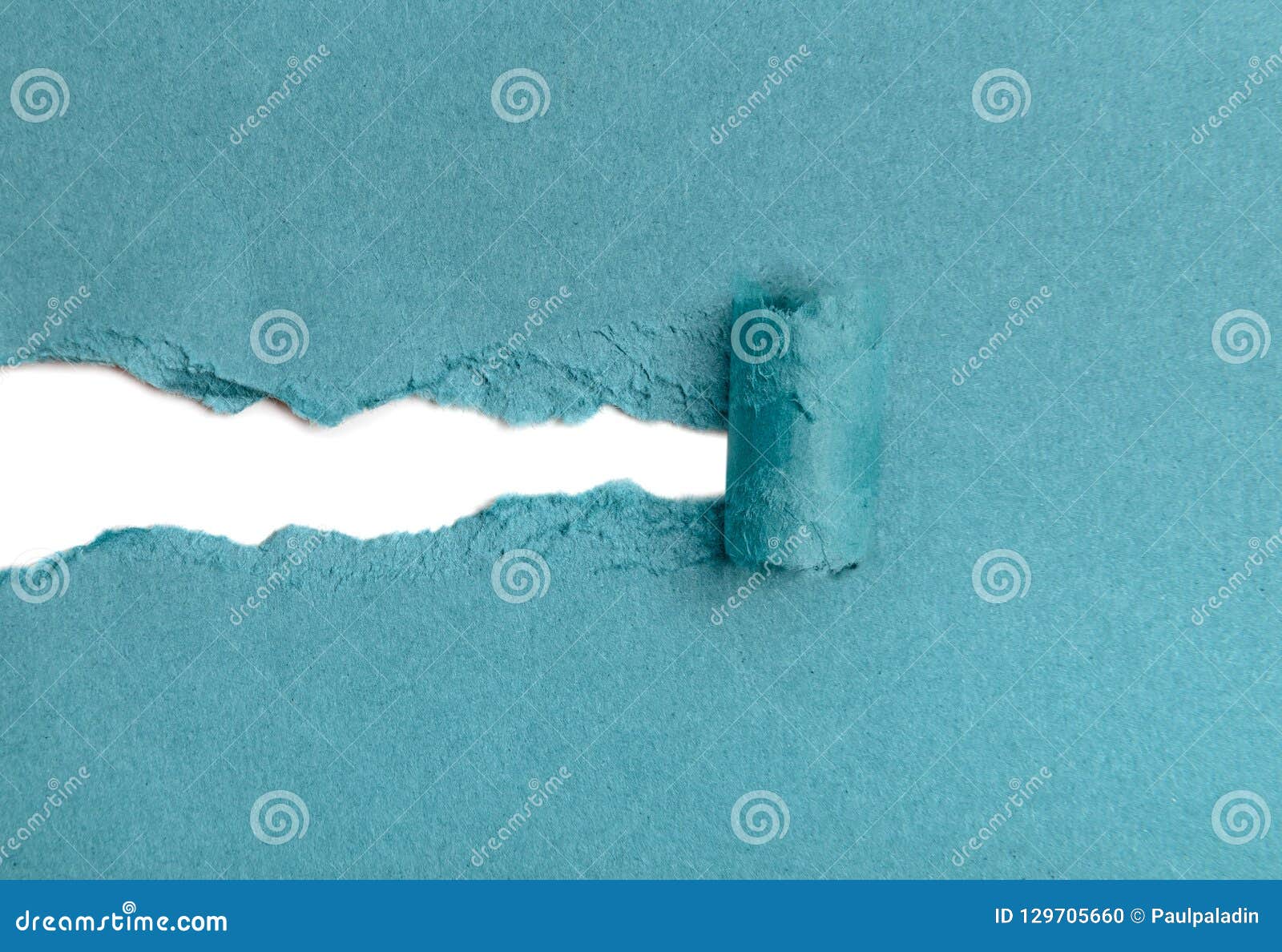 Rivet paper stycke arkivfoto. Bild av riven, textur - 129705660