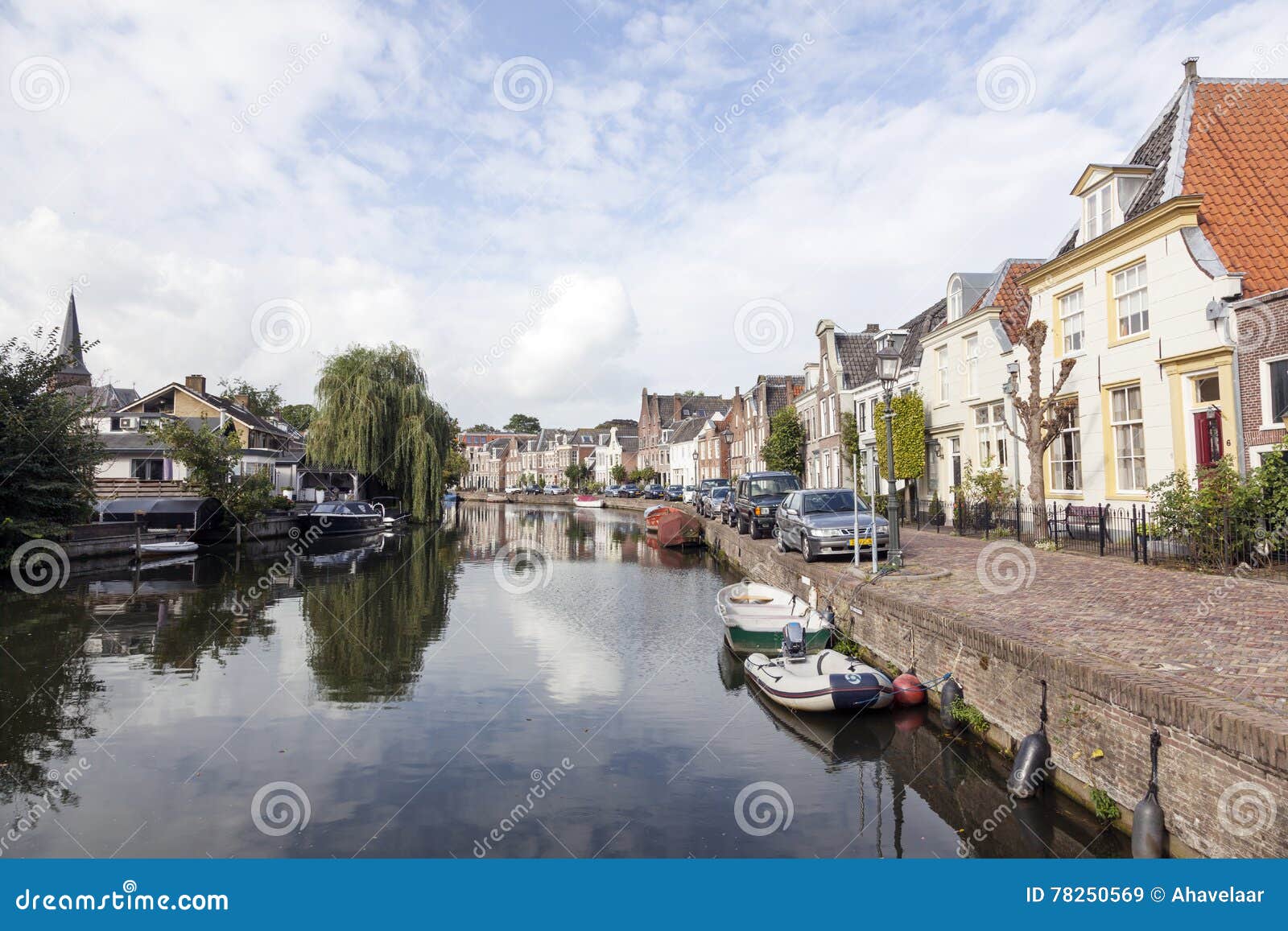 Rivier Vecht in Het Nederlandse Dorp Van Maarssen Redactionele Stock ...