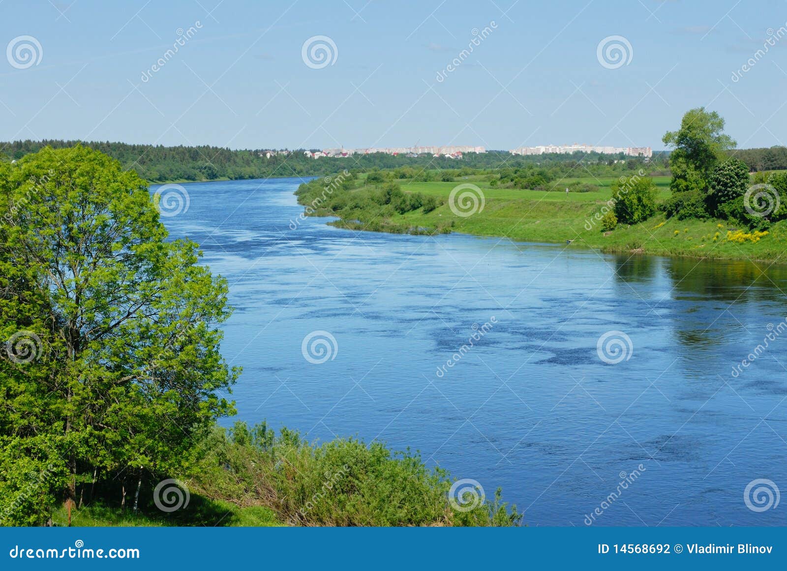 Rivier Westelijke Dvina in Wit-Rusland Stock Foto - Image of westelijk ...