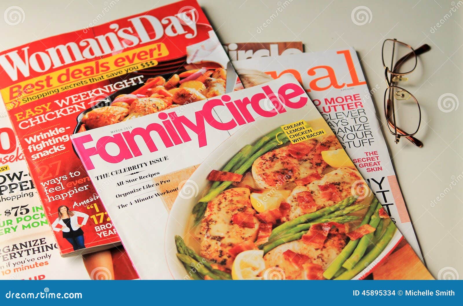 Riviste per le signore immagine stock editoriale. Immagine di giornale ...