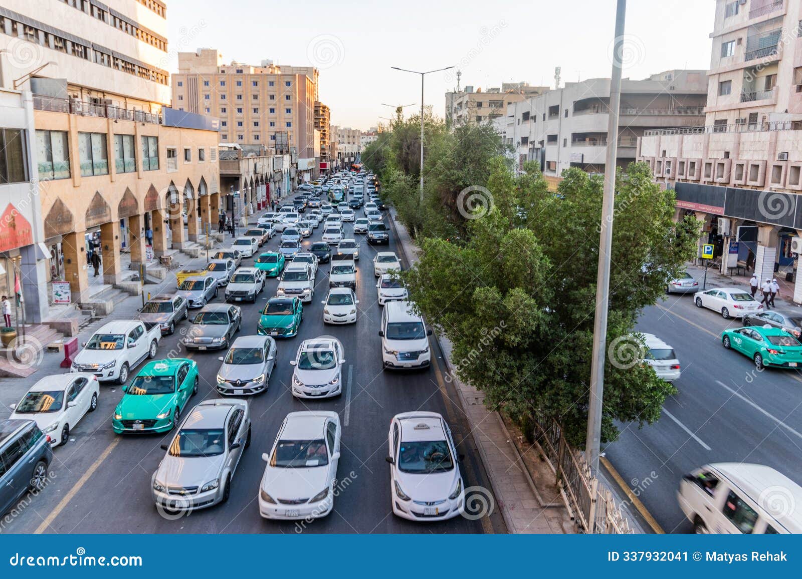 RIYADH, SAUDI ARABIA - NOVEMBER 29, 2021: Al Bathaa Road in Riyadh ...