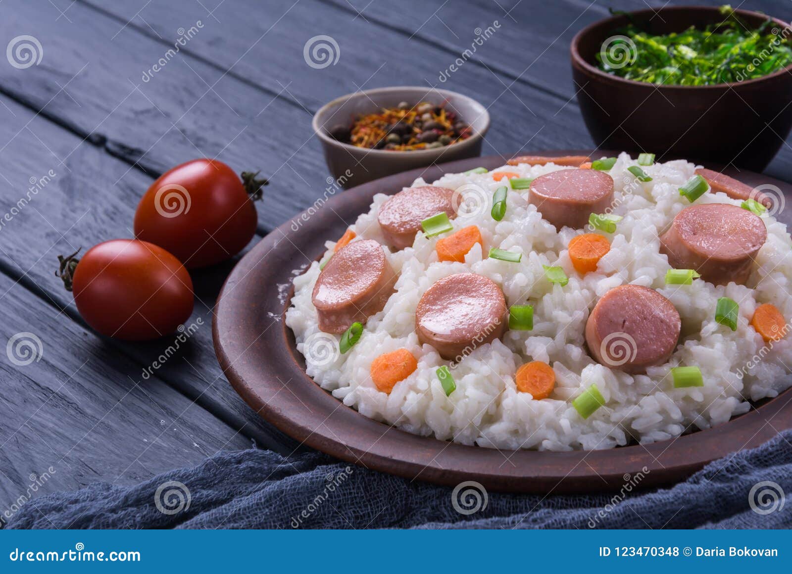 Riz avec la saucisse photo stock. Image du gourmet, dîner - 123470348