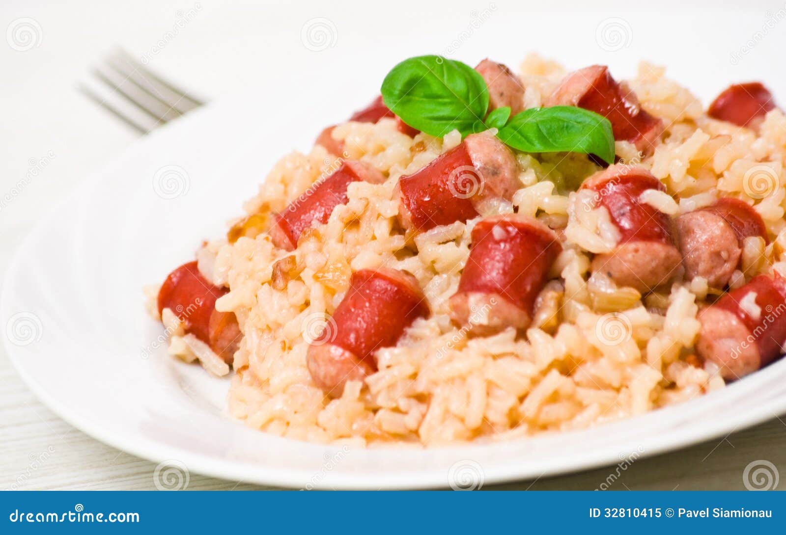Riz avec la saucisse image stock. Image du déjeuner, italien - 32810415