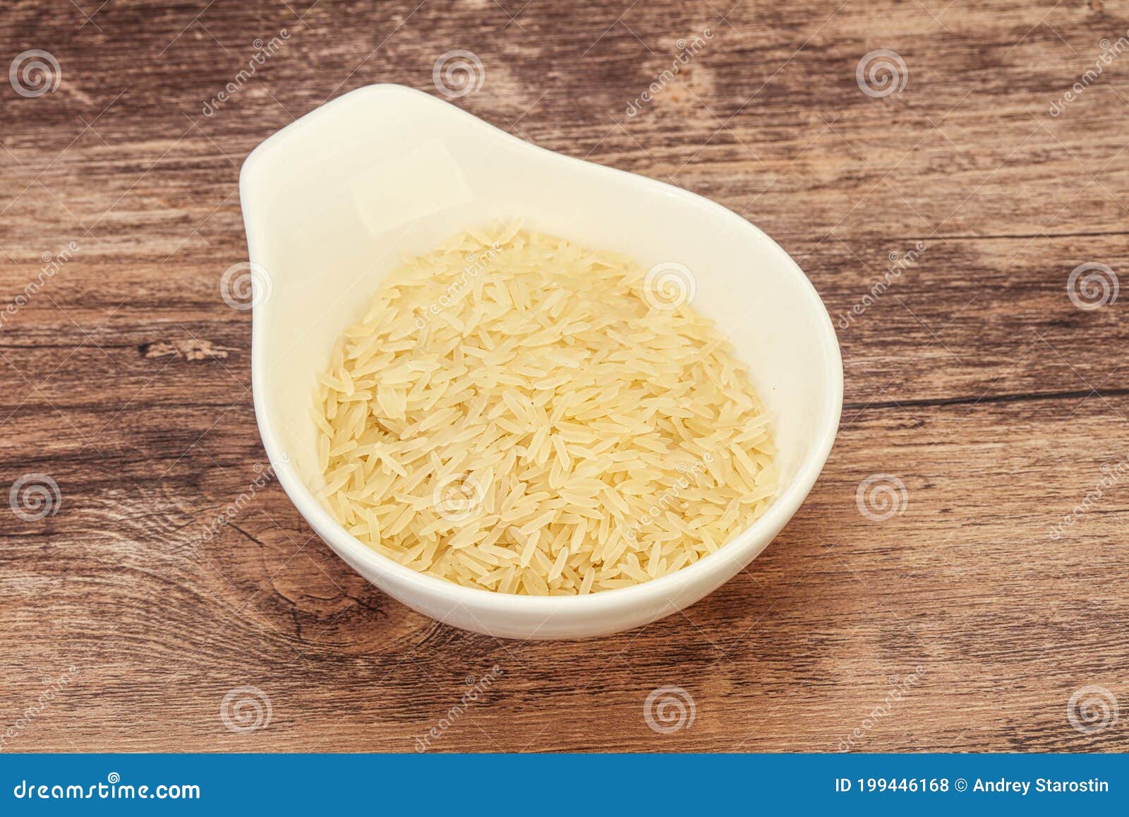 Riz Basmati Cru Dans La Cuvette Photo stock - Image du texture, normal ...