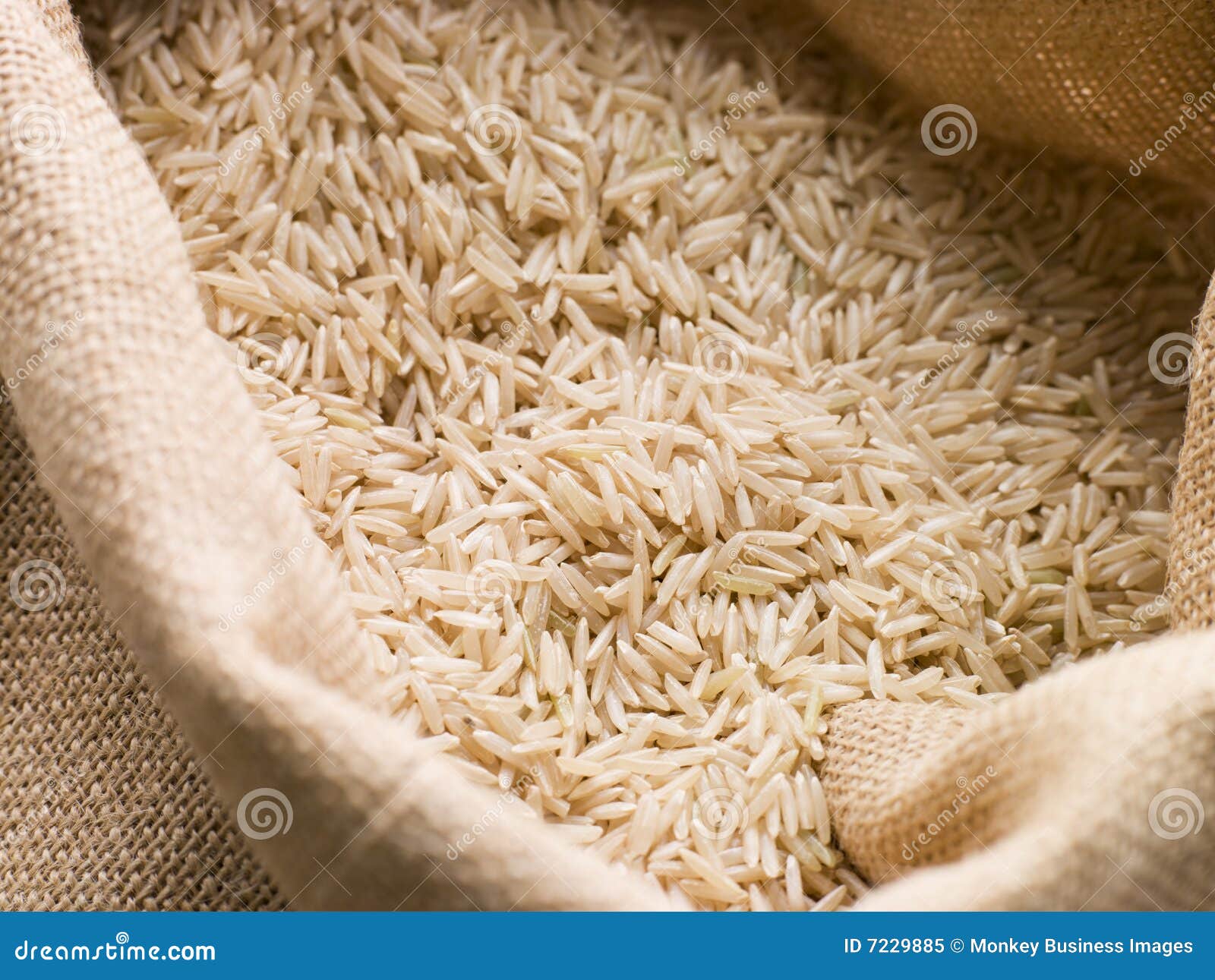 Riz basmati dans le sac image stock. Image du frais, projectile - 7229885