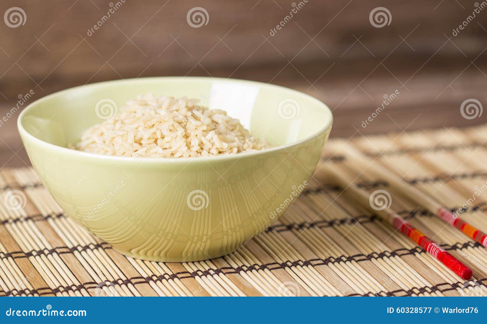 Riz brun bouilli image stock. Image du nutrition, nourriture - 60328577