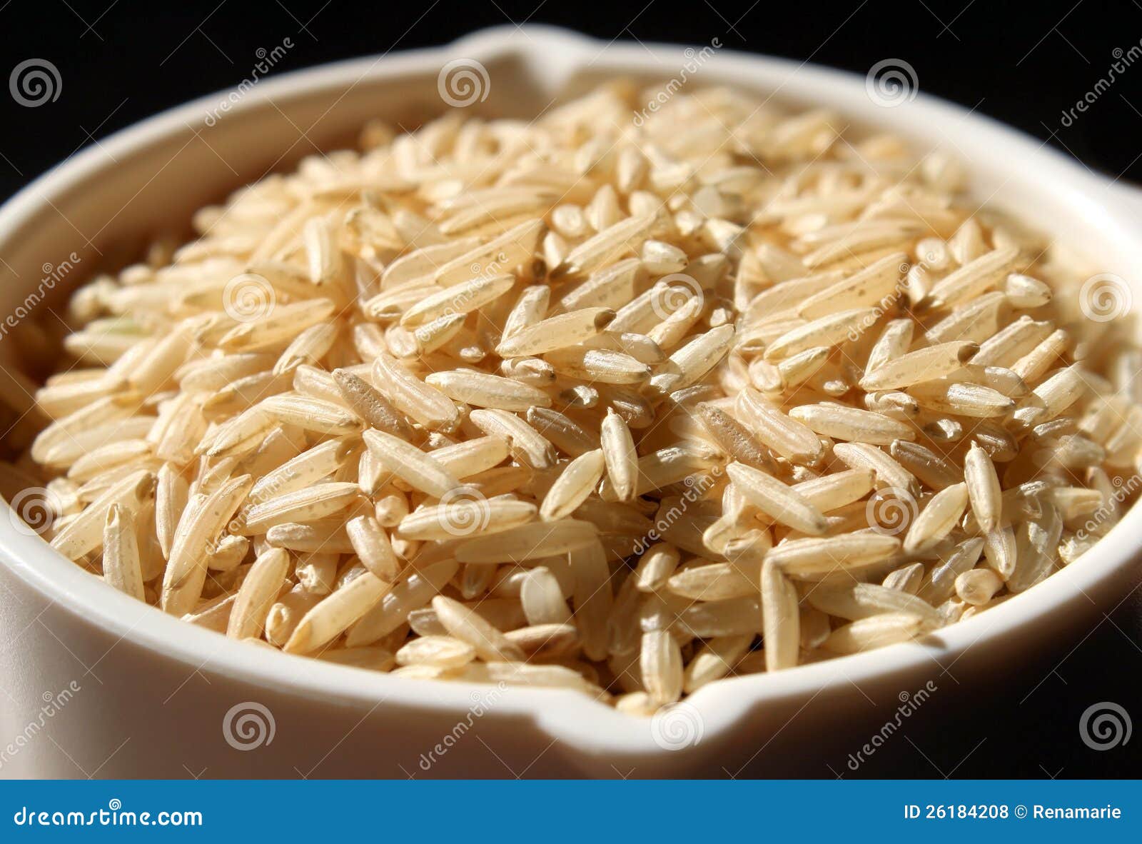 Riz brun entier photo stock. Image du texture, ingrédient - 26184208