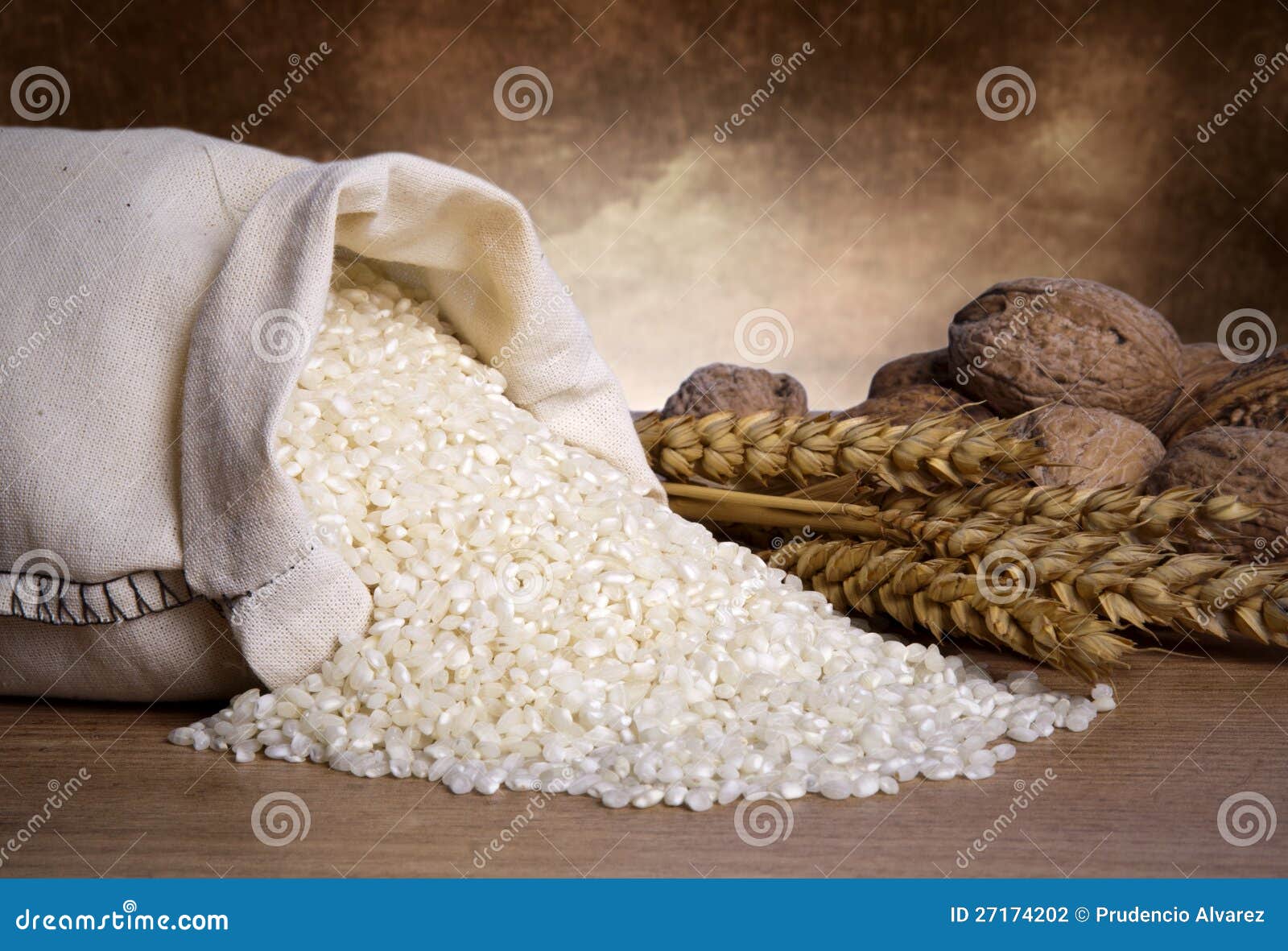 Riz brun normal photo stock. Image du ingrédients, libre - 27174202