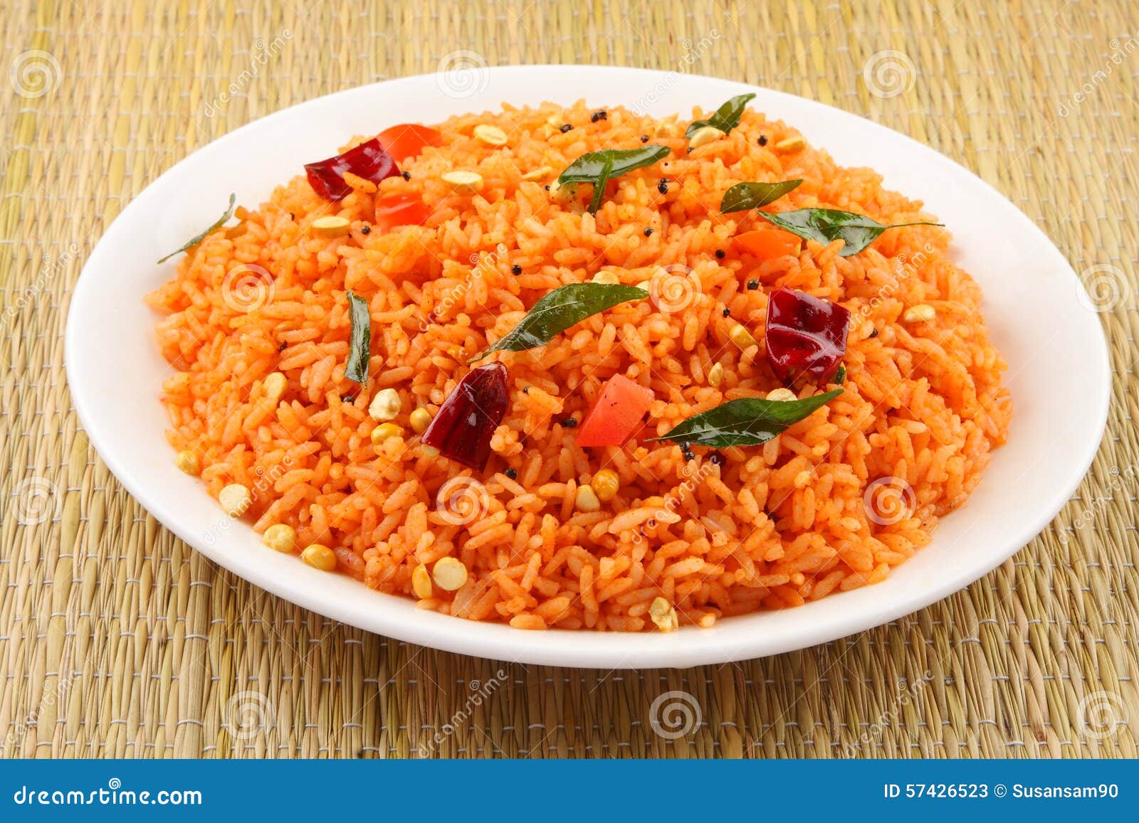 Riz indien de tomate image stock. Image du herbe, assiette - 57426523