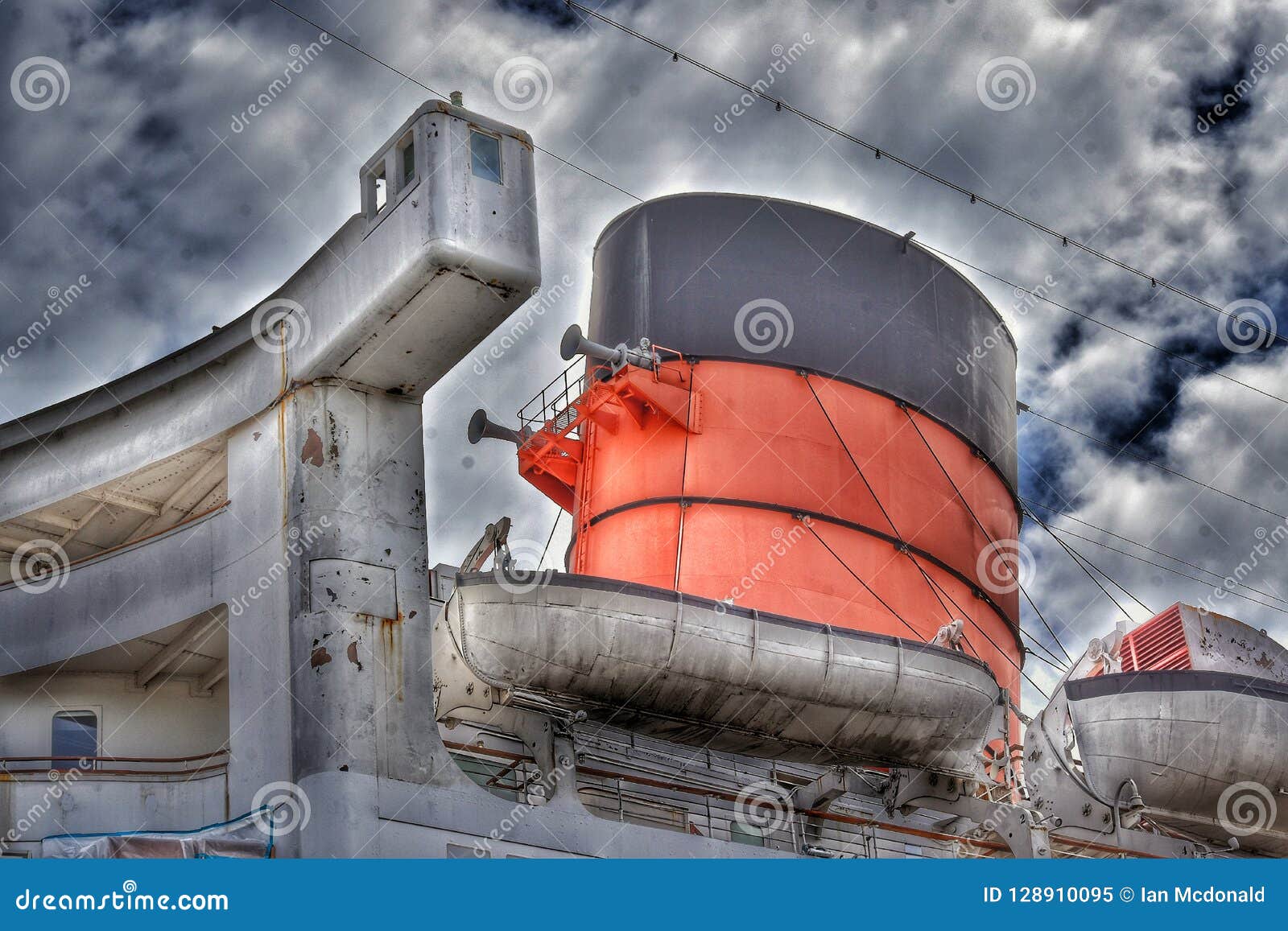 RMS Queen Mary imagen de archivo. Imagen de océano, nave - 128910095