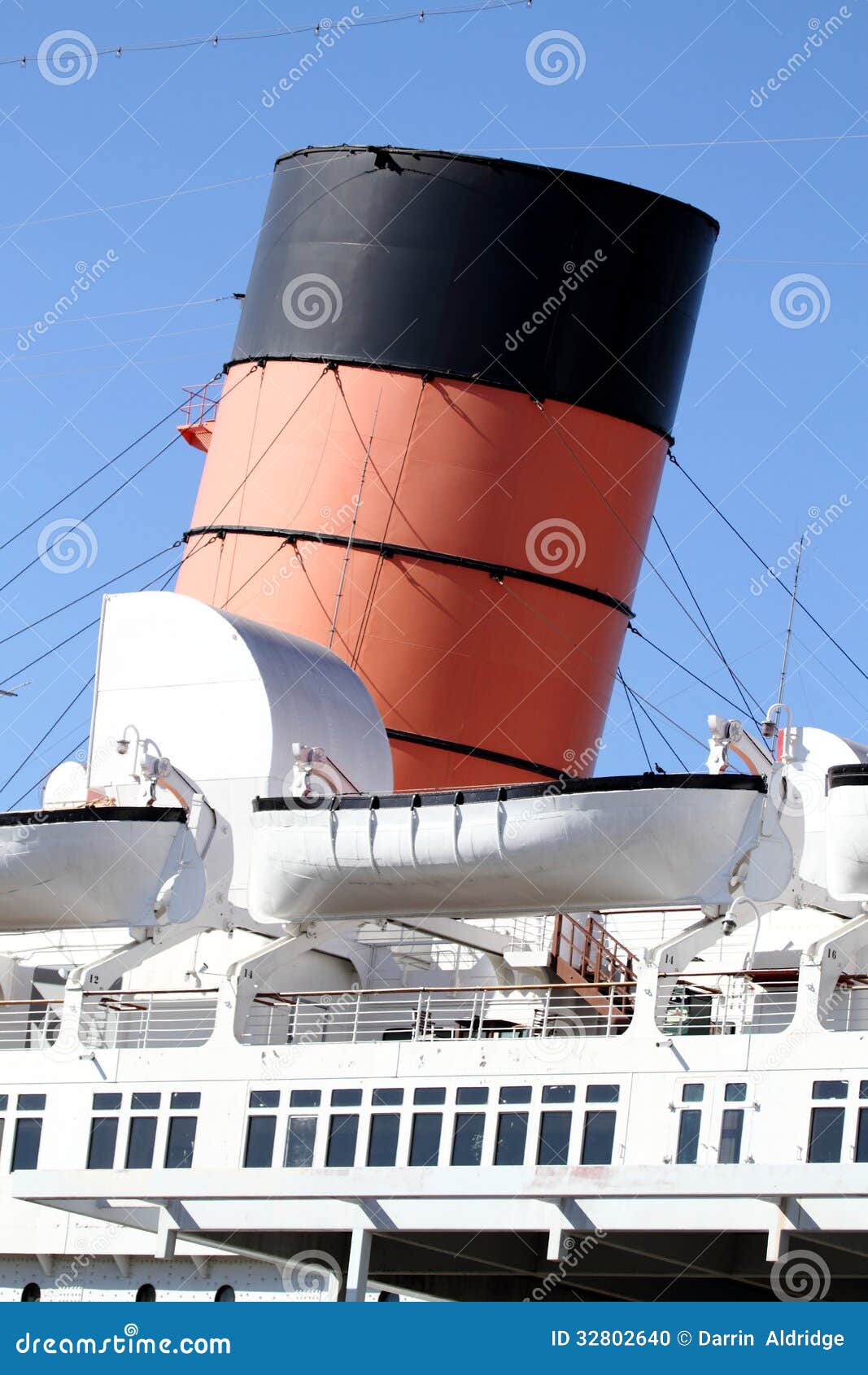 RMS Queen Mary 2 Cruise Liner Stock Photo - Image of closeup, ocean ...