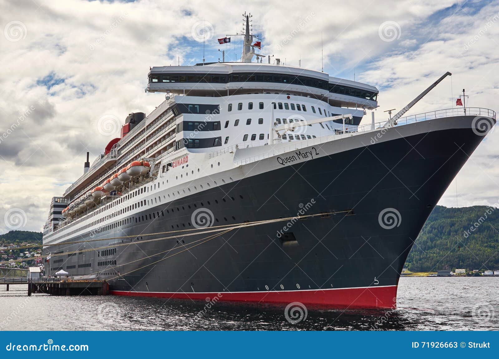 RMS Queen Mary 2 editorial stock photo. Image of cruise - 71926663