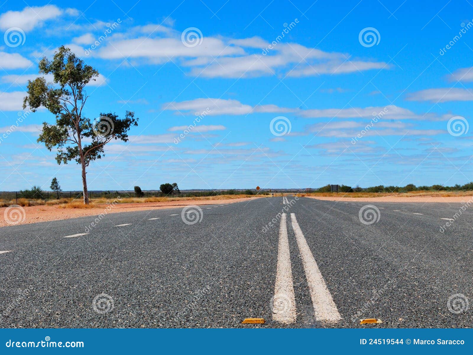 Road in the Australian Bush Stock Photo - Image of shoulder, road: 24519544