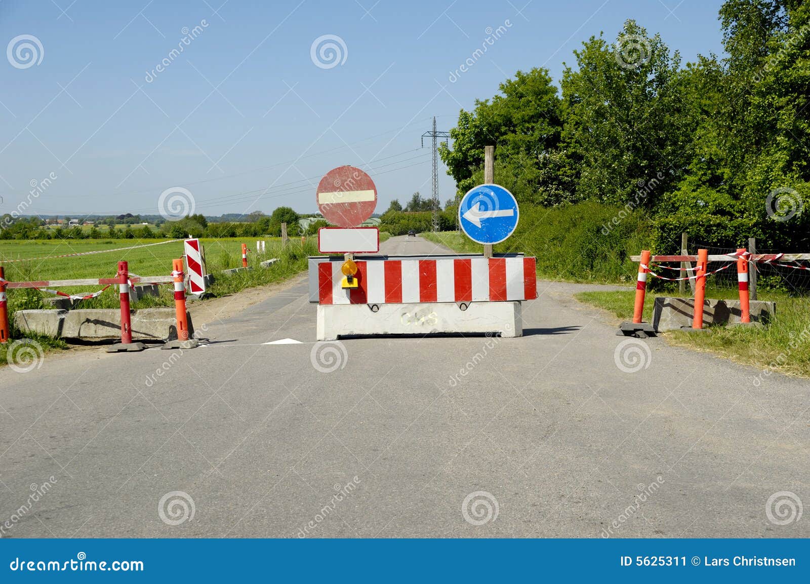 Road block stock image. Image of detour, symbol, finish - 5625311