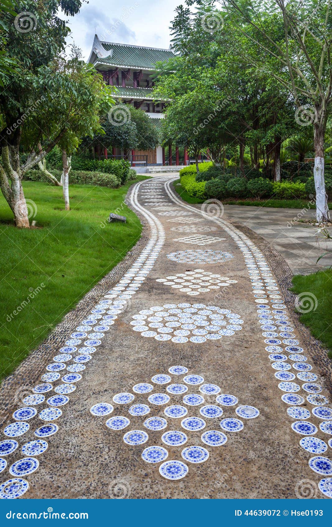 Road in Chinese garden stock photo. Image of garden, walkway - 44639072