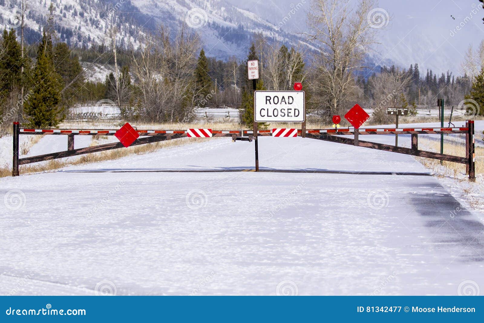 Road Closed Sign And Gate Blocking Road Access During Winter Tim Stock ...