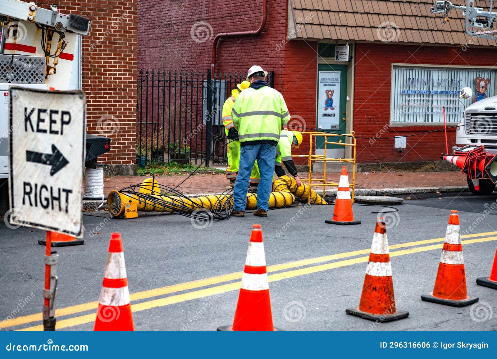 Road Closure Sign, Outside Southern Cross Station, Melbourne, Australia ...