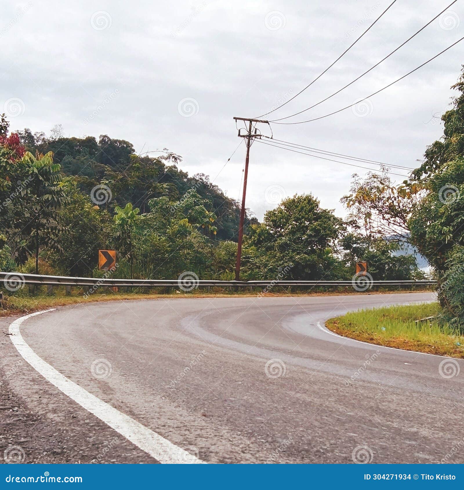Road Connecting Two Adjacent Cities with Beautiful Natural Views Stock ...