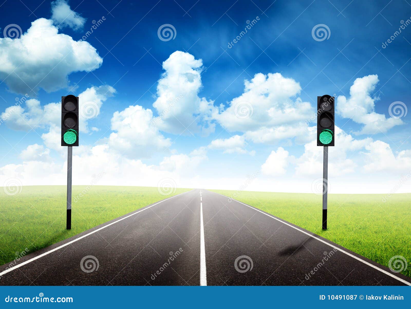 Road And Green Traffic Light Royalty Free Stock Photography - Image ...