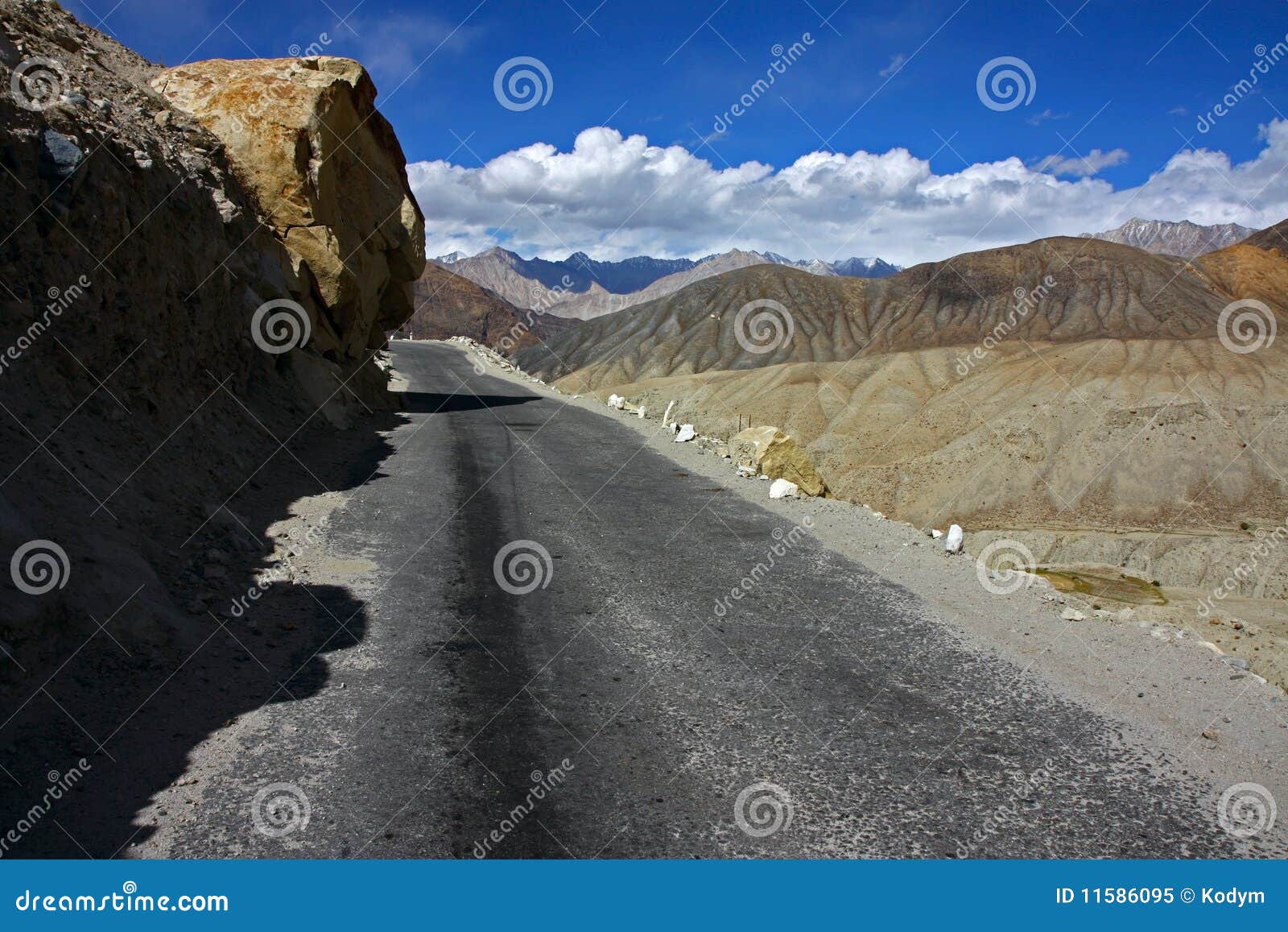 Road in himalaya stock image. Image of lofty, environment - 11586095