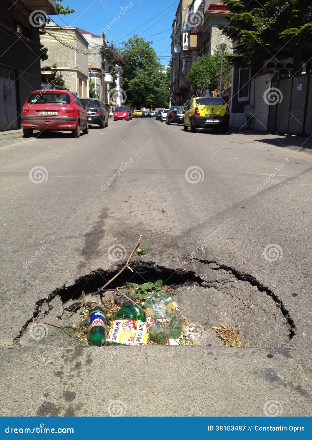 Road hole editorial photography. Image of bucharest, street - 38103487