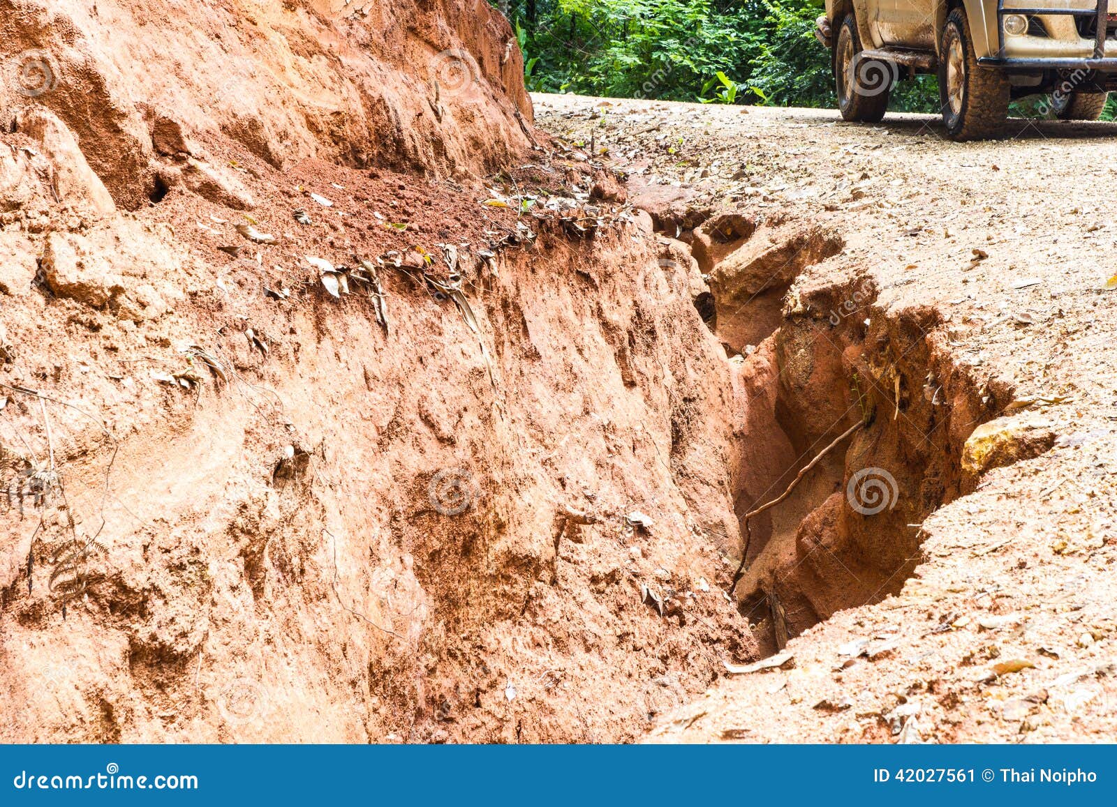 Road landslide damage editorial photo. Image of narrows - 42027561