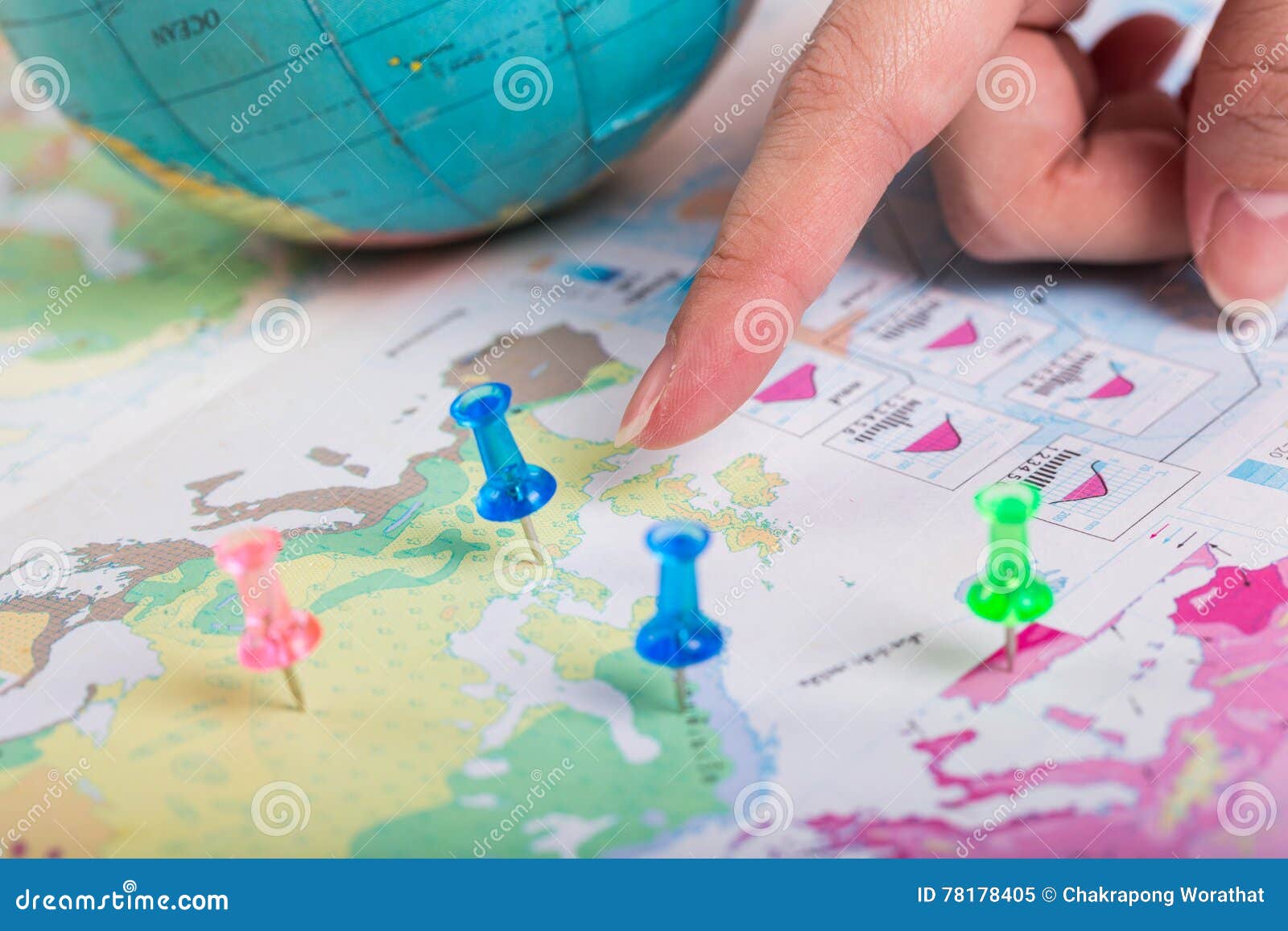 Pushpin In Road Map Stock Photo | CartoonDealer.com #11338074