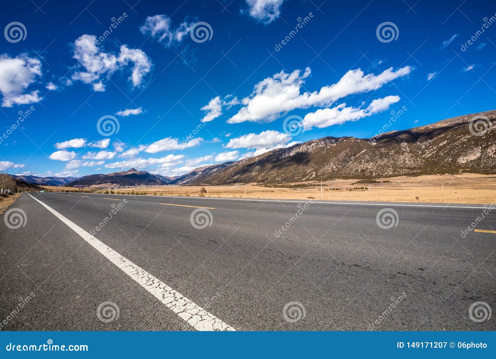 Road through Mountain in China Stock Image - Image of nature, desert ...