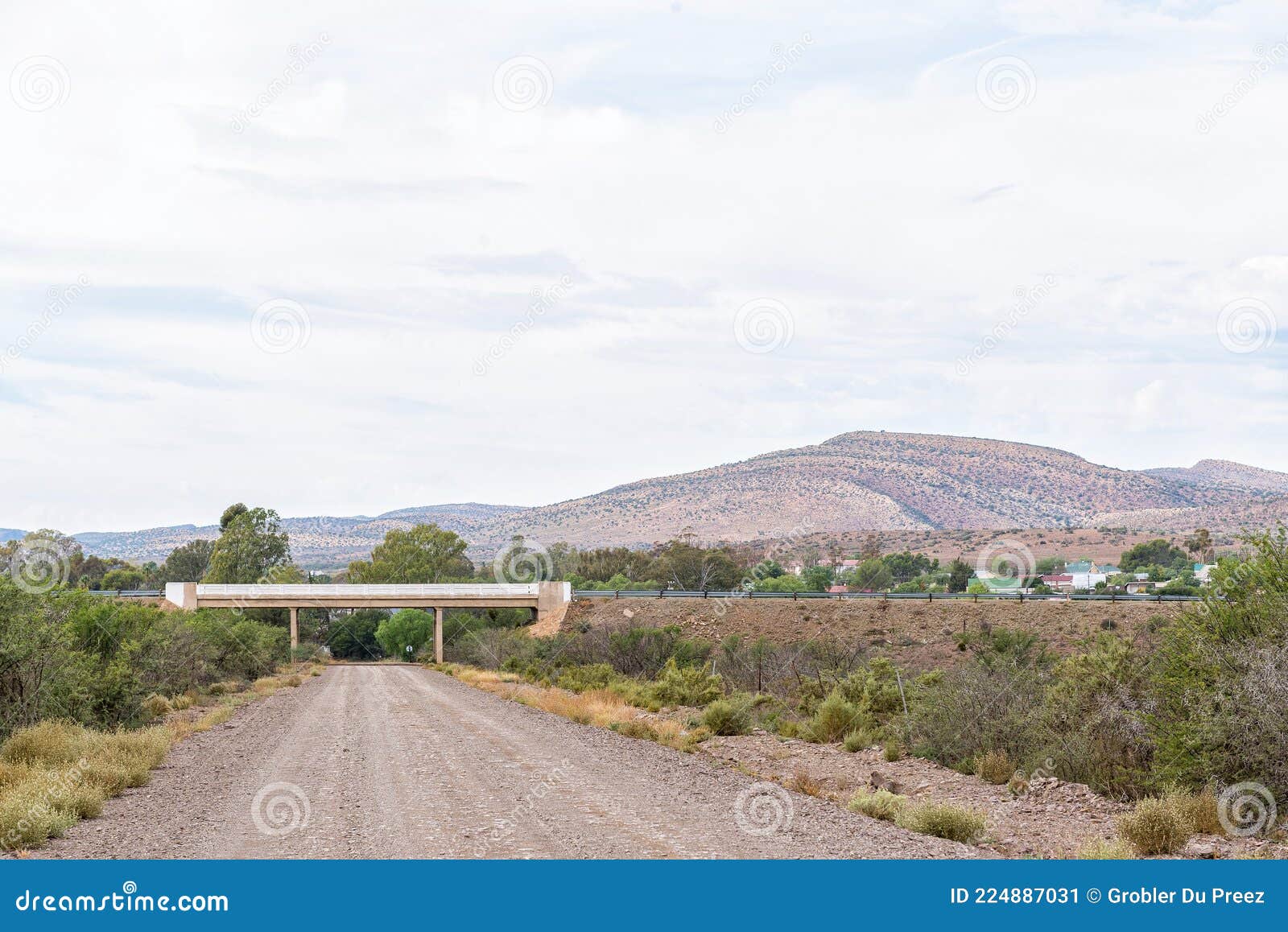 Road R407 from Klaarstroom Passing Underneath Road N9 at Willowmore. a ... Road R407 from Klaarstroom Passing Underneath Road N9 at Willowmore. a ...