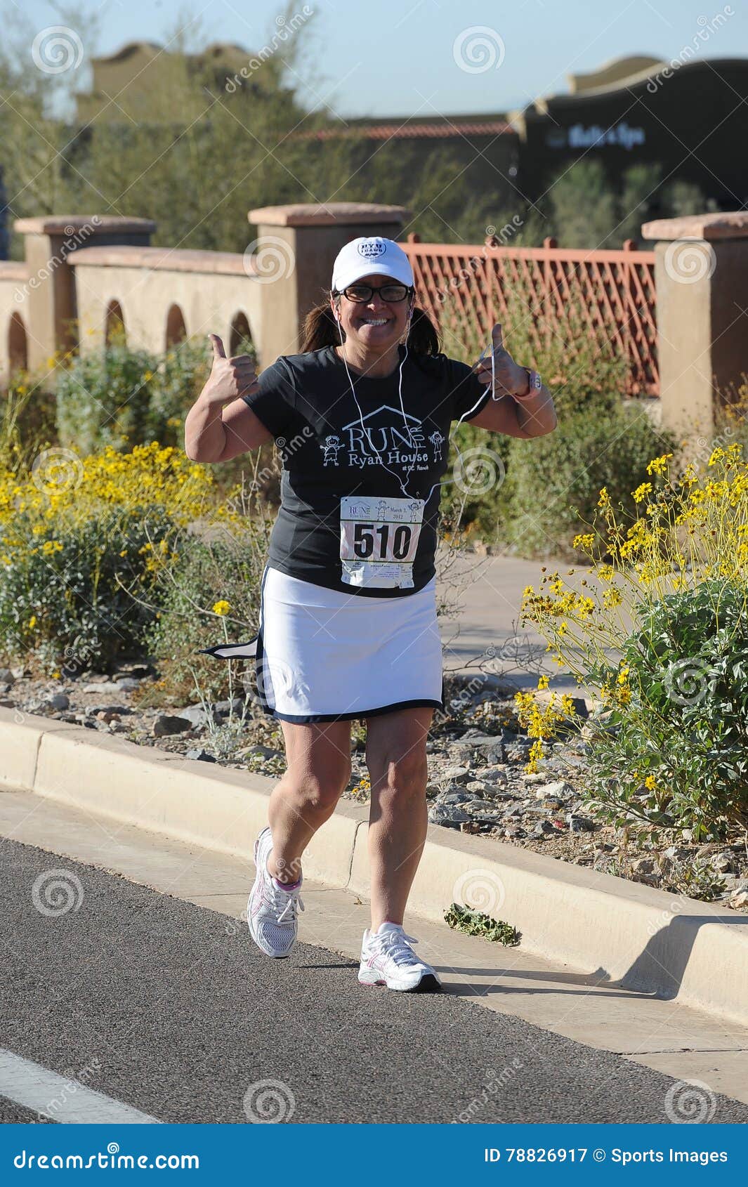 Road Race Runner editorial photography. Image of smile - 78826917