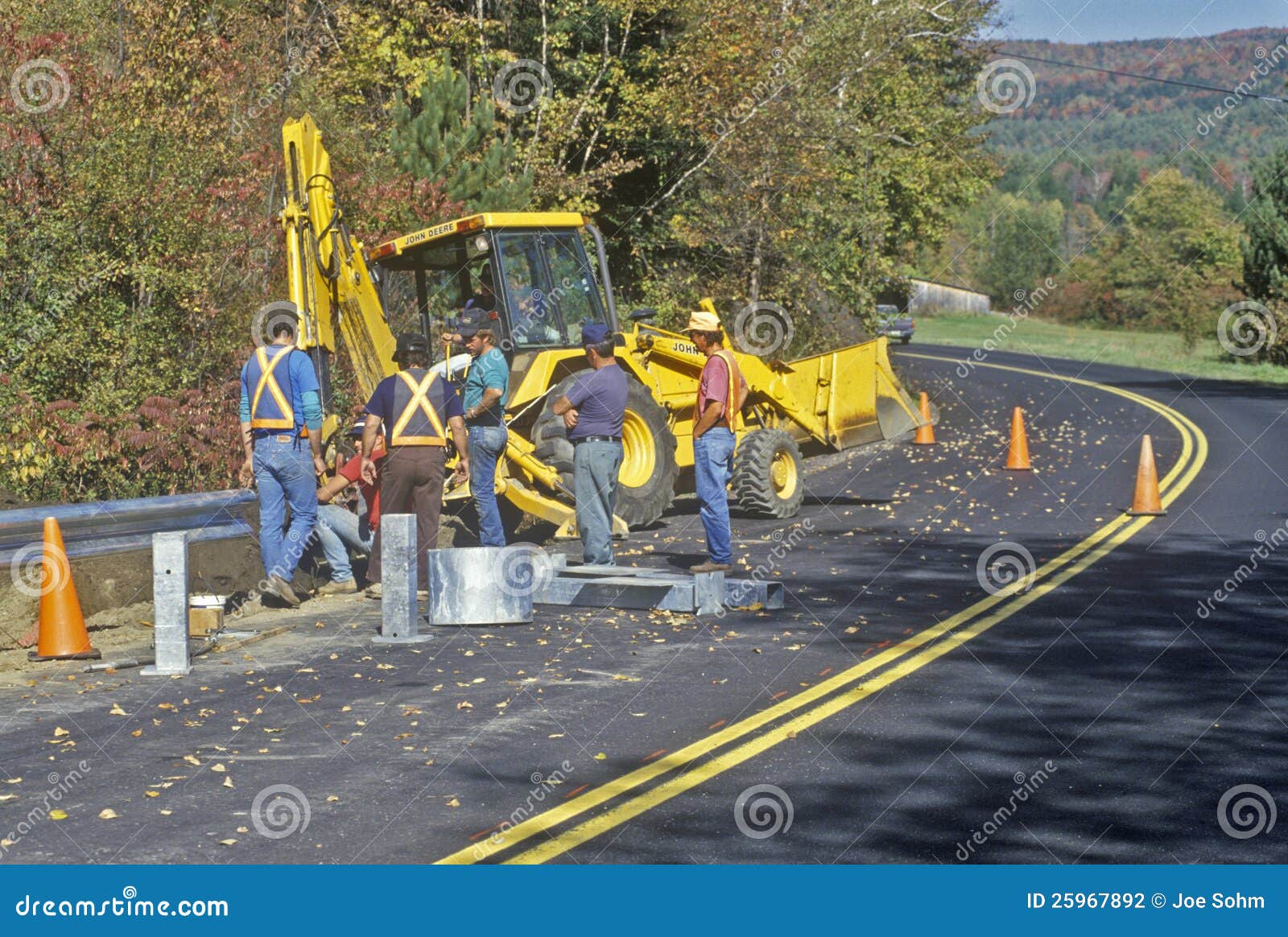 Road Repair workmen editorial photography. Image of england - 25967892