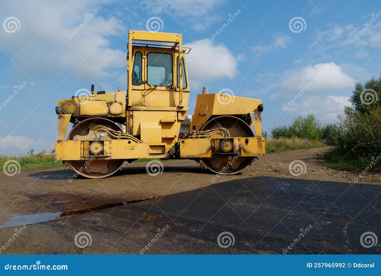 Road Roller - Compactor-type Engineering Vehicle Used To Compact Soil ...