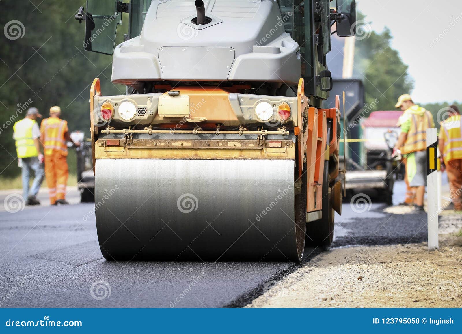 Road Roller Makes the Paving Stock Photo - Image of machinery, heavy ...