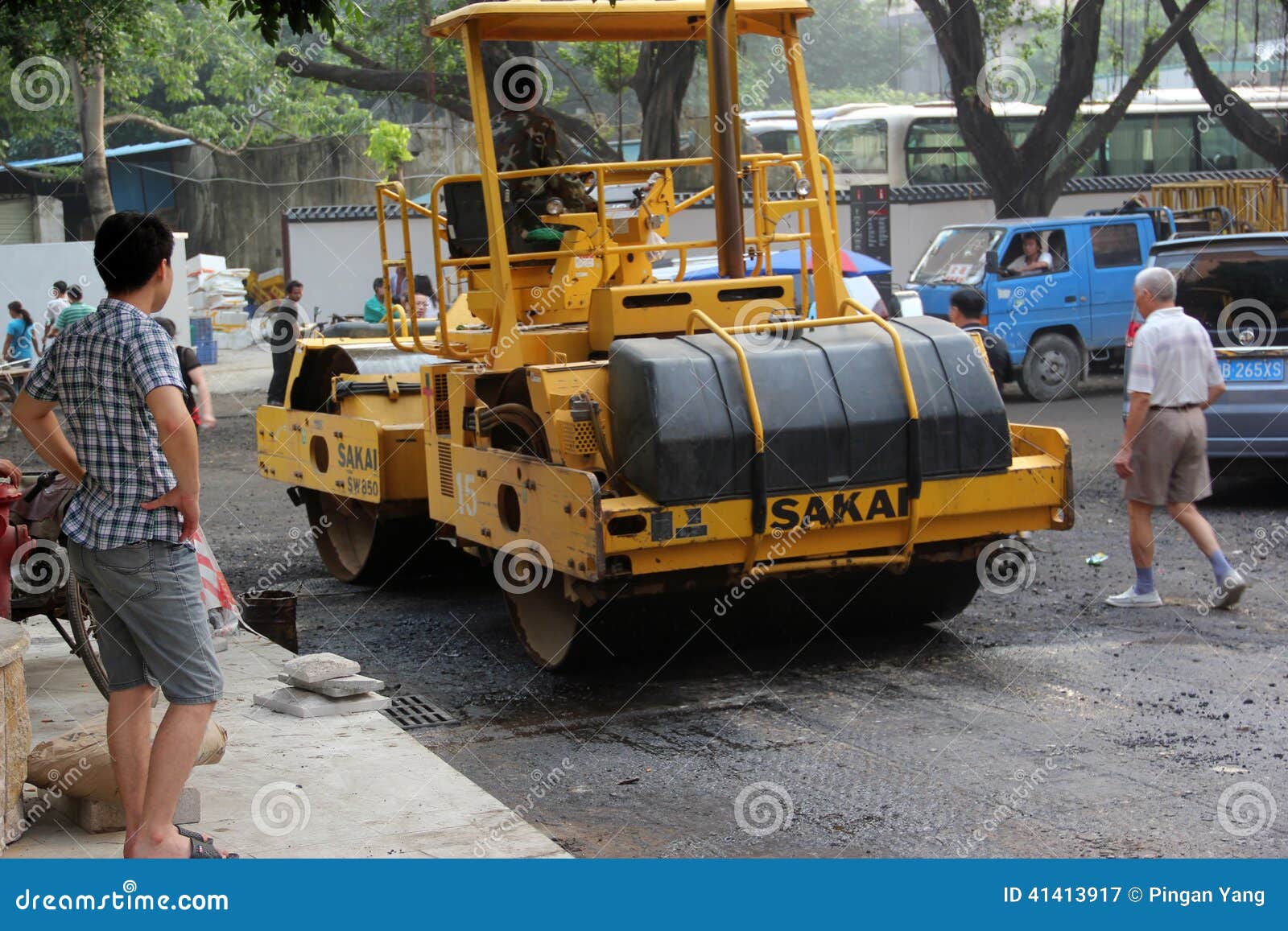 The Road Roller in the Work Editorial Photography - Image of ...