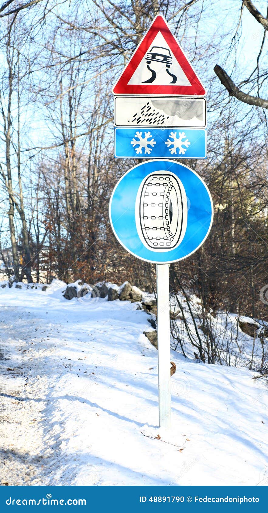 Road Sign Snow Chains Aboard Car Stock Photos - Free & Royalty-Free ...