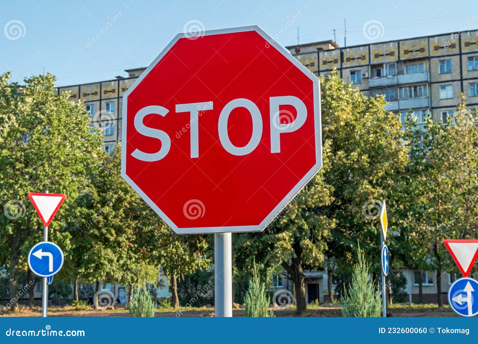 Road Sign `stop` Instructing Drivers To Stop Completely Stock Photo ...
