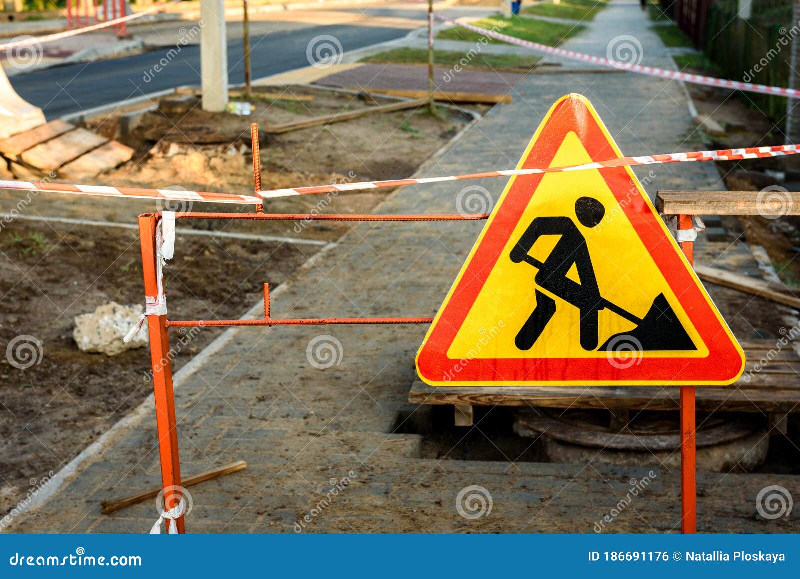 Road Signs. Caution Symbol Under Construction, Work in Progress Sign ...