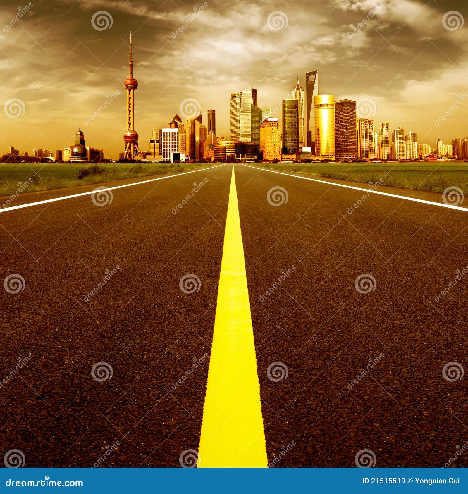 The road to the city stock image. Image of asphalt, highway - 21515519