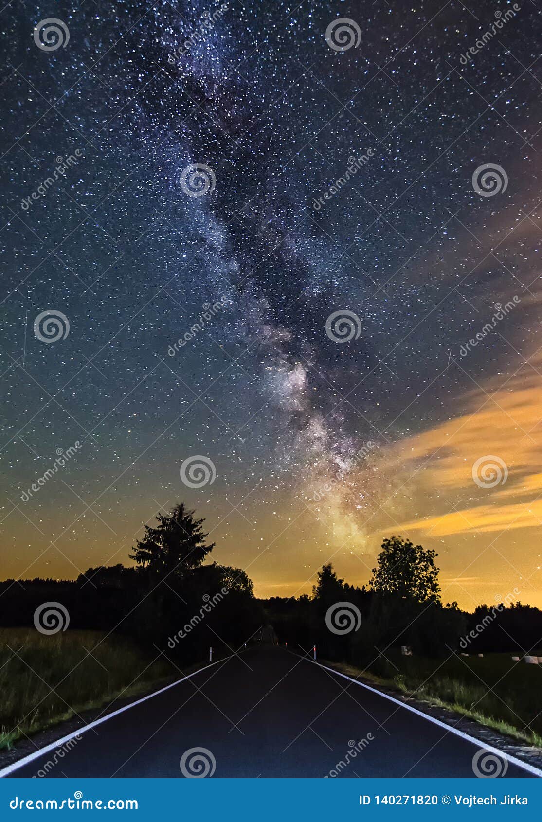 Road Towards the Milky Way. Leading Lines at the Edge of the Road Stock ...