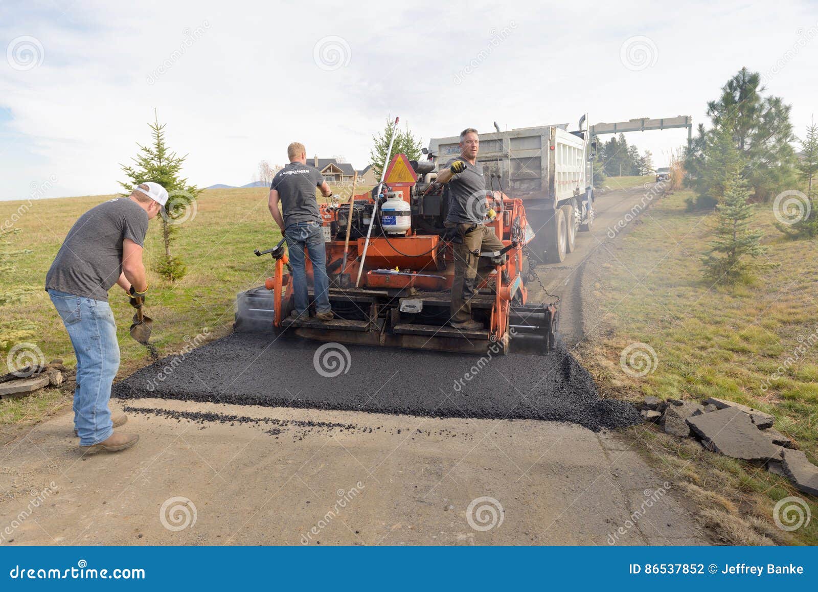 Road Workers Fixing Driveway Editorial Photography - Image of pavement ...