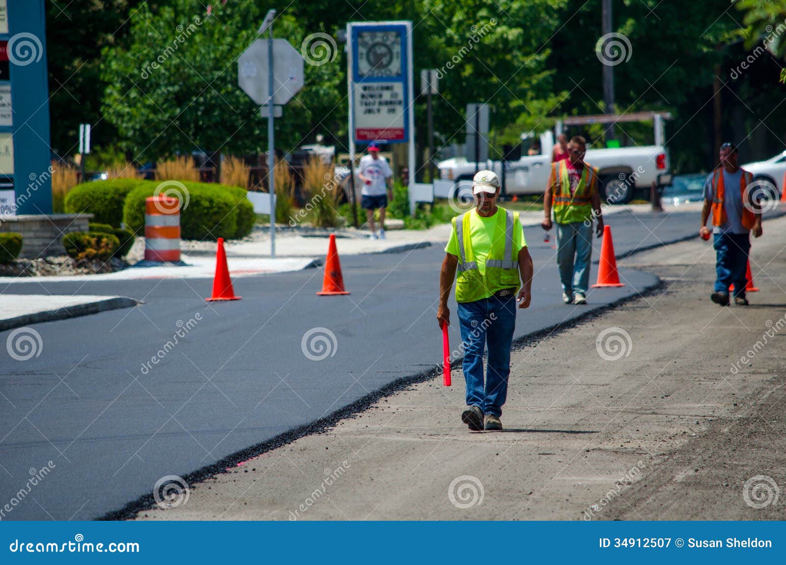 Road workers editorial photography. Image of caution - 34912507