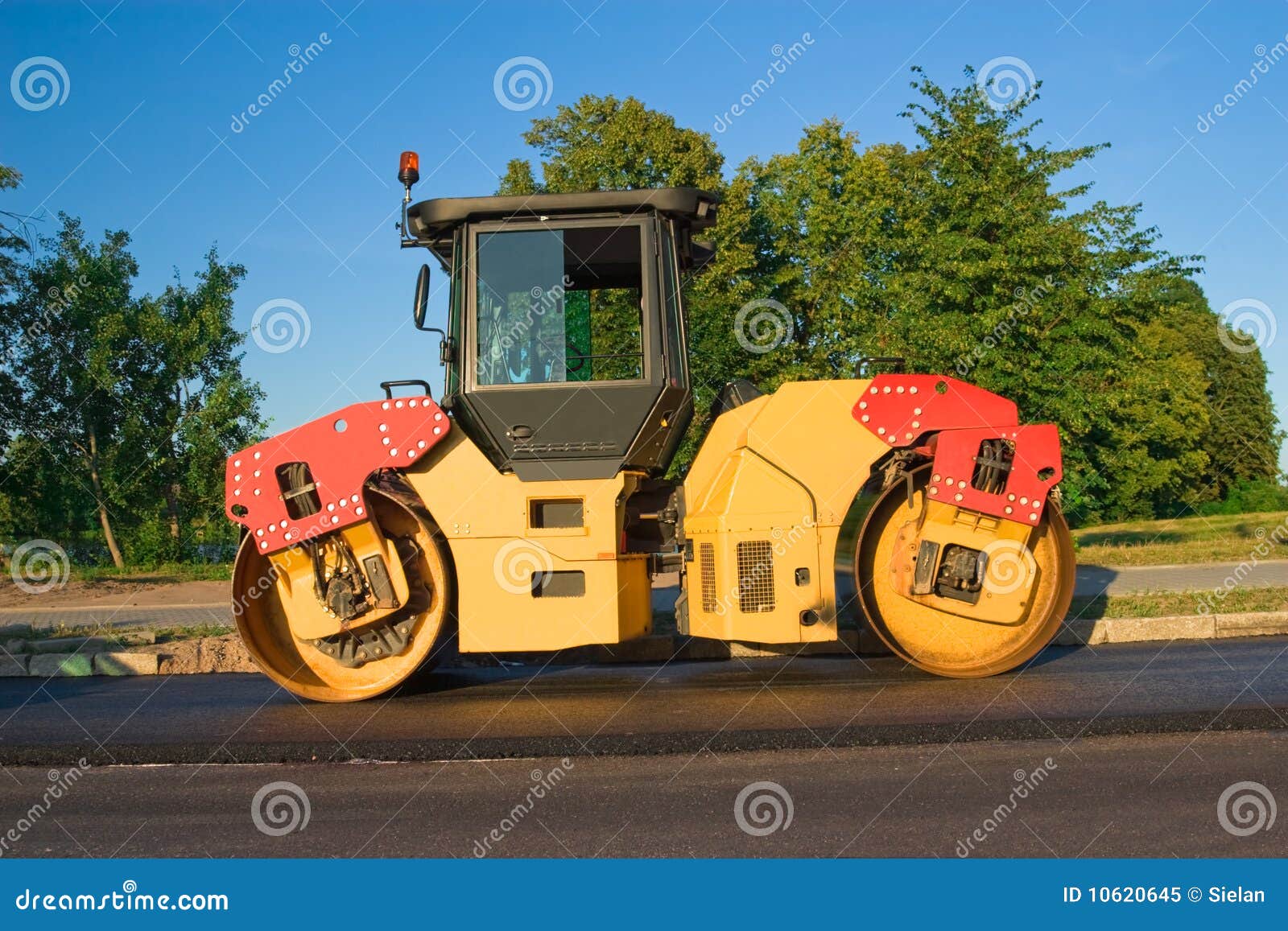 Road works; steamroller stock image. Image of industry - 10620645