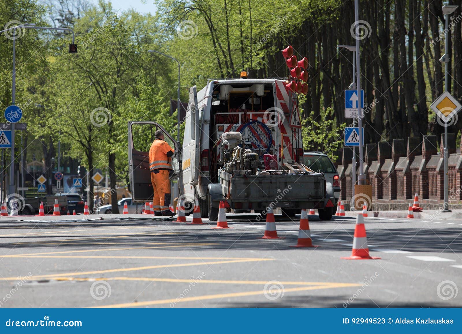 Road works editorial stock photo. Image of painter, people - 92949523